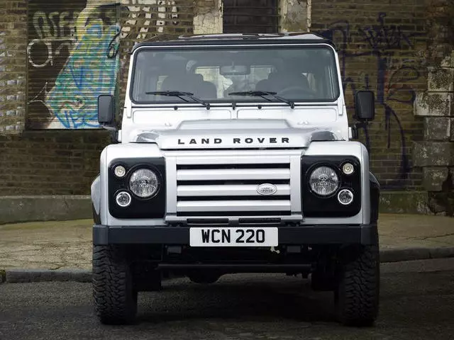 Знаки бездорожья: Land Rover Defender 64307_2