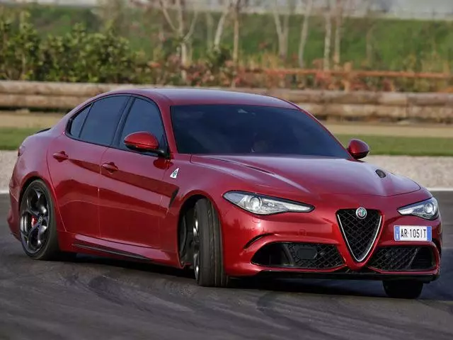 A Fydd Alfa Romeo Giulia Veloce 2019 Gyda 350-HP? 6437_1