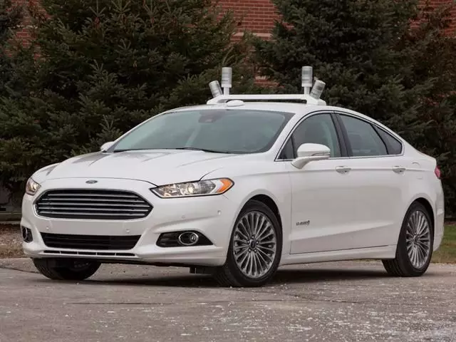 Ford bringt eardere Apple-bestjoerder yn om it te helpen mear auto's te ferkeapjen 64490_2
