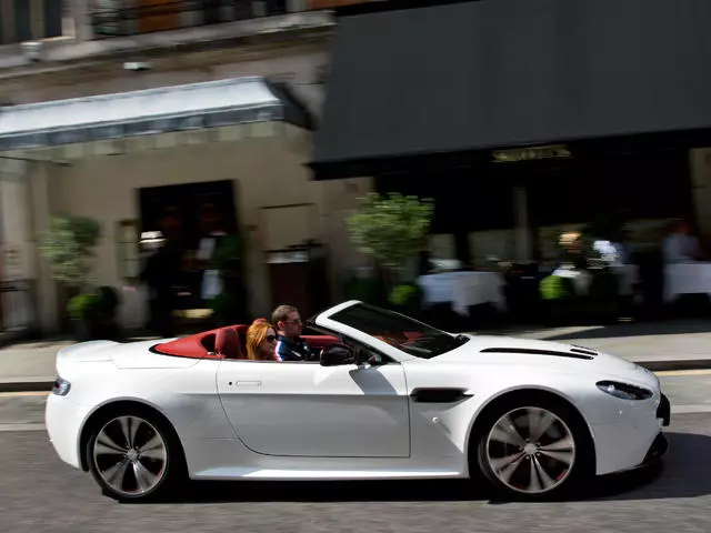 Aston Inafichua V12 Vantage Roadster 64610_2