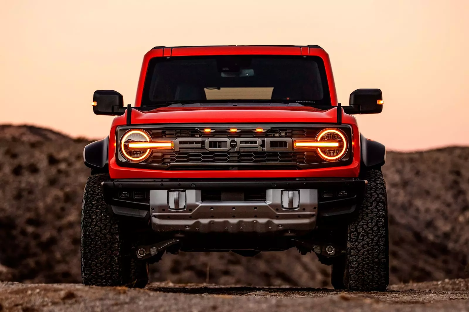 Анхны Ford Bronco Raptor-д хэн нэгэн садар самуун мөнгө төлөх гэж байна