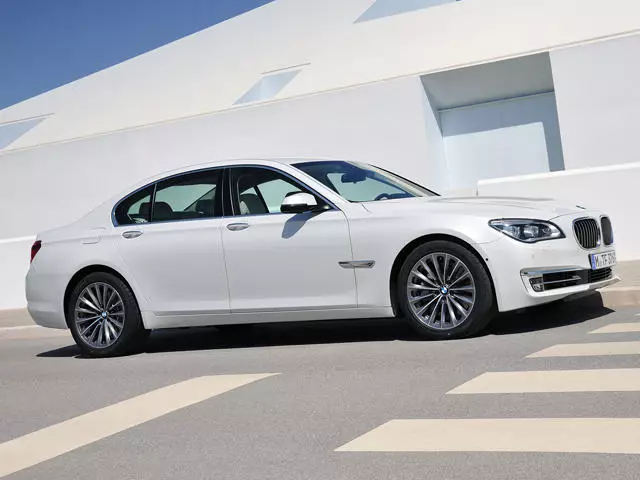 M770i rau Cap 2015 BMW 7 Series 64742_1