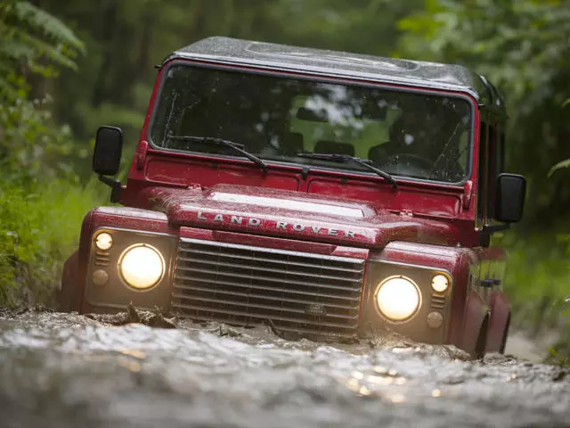 Land Rover Nuashonruithe 2013 Defender 64891_2