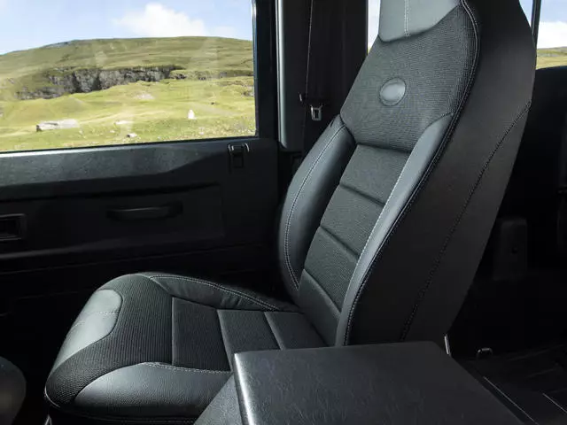 Land Rover Updates 2013 Defender 64891_4