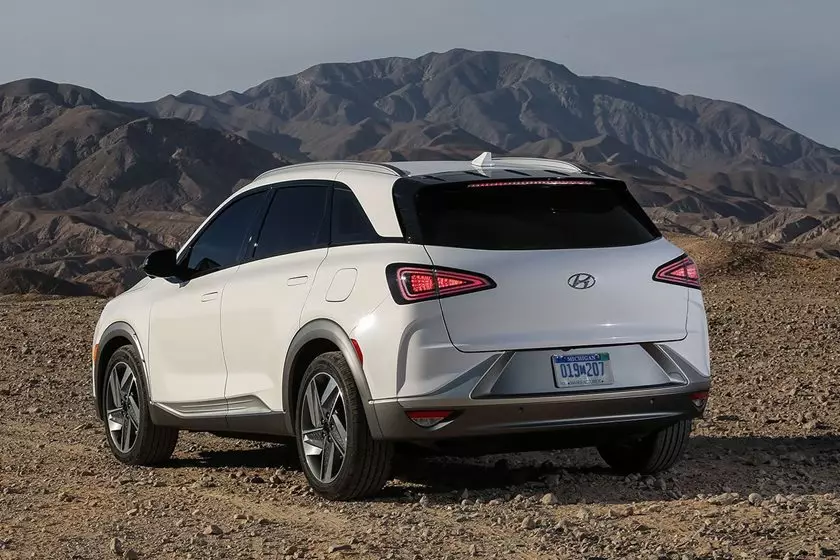 Hyundai Nexo tiết lộ mẫu SUV chạy bằng pin nhiên liệu với dải ô tô đánh bại Tesla 64986_1