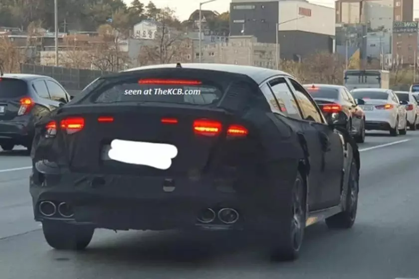 Kia Stinger Watsopano Adayang'ana Ndi Kutulutsa Kwakukulu Kwa Quad 65148_1