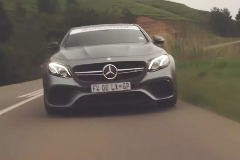 Aquí tes a proba de que o Mercedes E63 é o Muscle Car definitivo nunha carreira de resistencia 65221_5