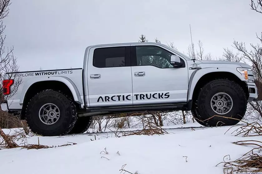 Ford F-150 trägt Mega-44-Zoll-Stiefel, um die Arktis zu bewältigen 65368_3