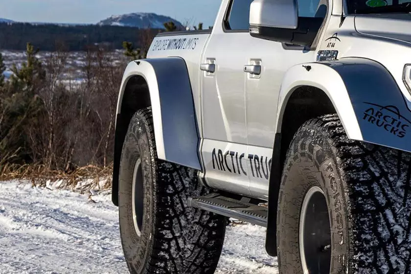 „Ford F-150“ avi mega 44 colių batus, kad galėtų įveikti Arktį 65368_5