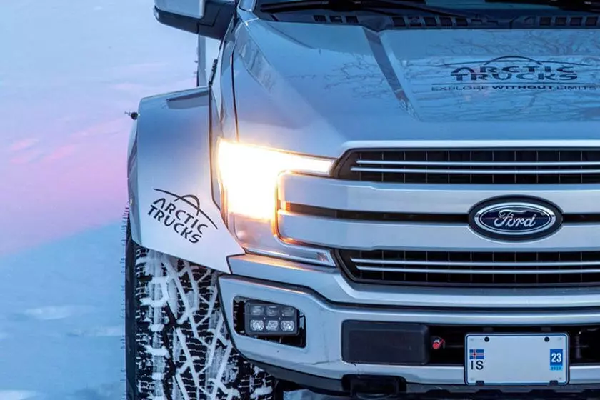 Ford F-150 käyttää mega-44-tuumaisia saappaita selviytyäkseen arktisesta tilanteesta 65368_6