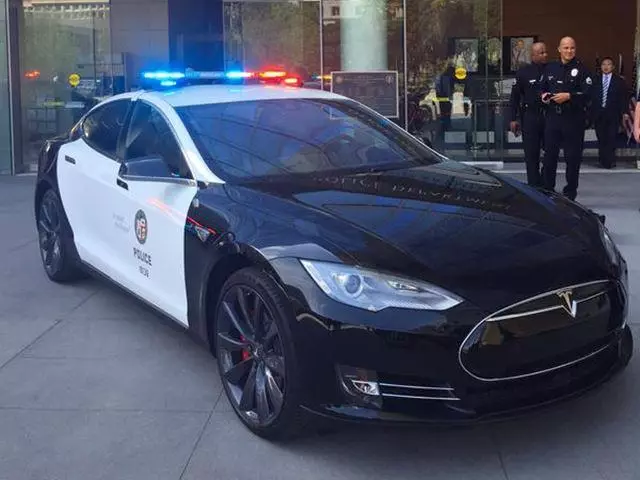 LAPD რეალურად აპირებს Tesla Model S-ის გამოყოფას პატრულისთვის 65471_1