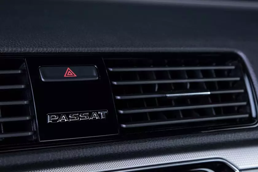 Volkswagen Passat GT Sport Sedan Ayaa Ugu Danbayn Soo Gaadhay Maraykanka 65842_17