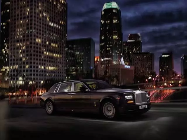 Rolls-Royce, Maybach Tarafından Tehdit Edildiğini Hissetmiyor, Olmamalı 65934_4