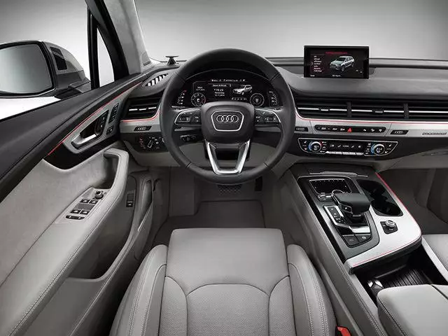 Audi បន្ថែម 4 Banger ដល់ Q7 ហើយទម្លាក់តម្លៃយ៉ាងខ្លាំង 65949_2