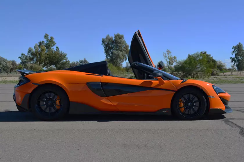 2019-es McLaren 600LT Spider First Drive áttekintése: kabrió versenyautó közúti használatra 66186_3