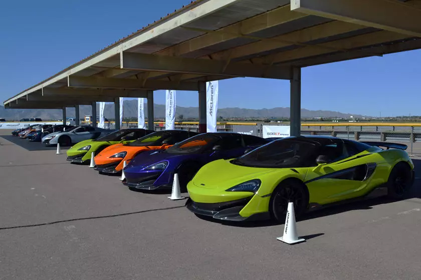 2019-es McLaren 600LT Spider First Drive áttekintése: kabrió versenyautó közúti használatra 66186_53