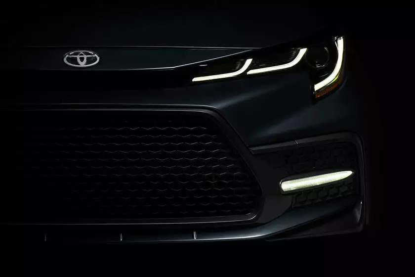 Toyota Corolla limuzina 2020. pokazuje svježe novo lice u najnovijem teaseru 66491_1