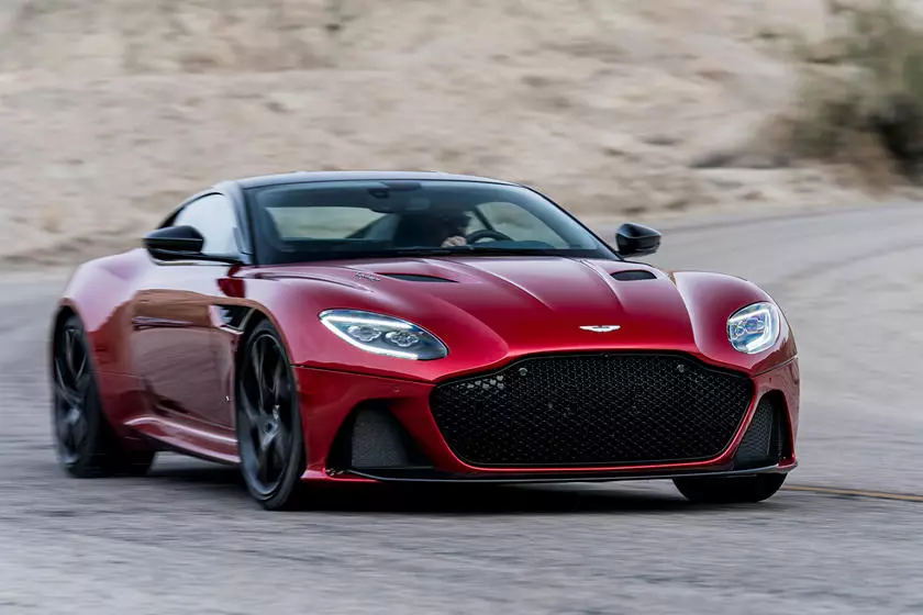 Aston Martin AMG-iň V8-i täze göni-alty üçin gazyp biler 6657_4