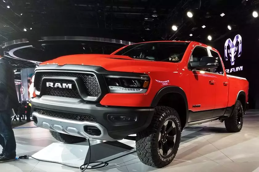 Ram 2019 naseho tao Detroit miaraka amin'ny endrika vaovao sy fiara fitaterana hybrid 66652_1