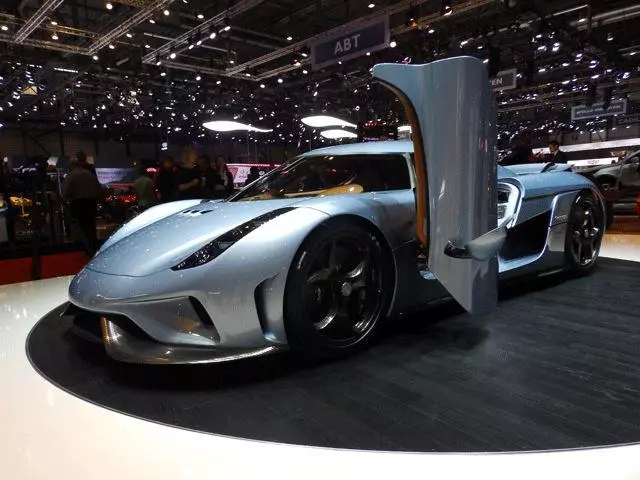 Swydd Peintio Newydd Yw Pam Mae'n Rhaid I Chi Fod Yn Megarich I Fod yn Berchen ar Koenigsegg 66733_1