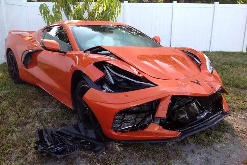 Chevrolet Corvette 2020. uništen samo jedan dan nakon isporuke 66738_1