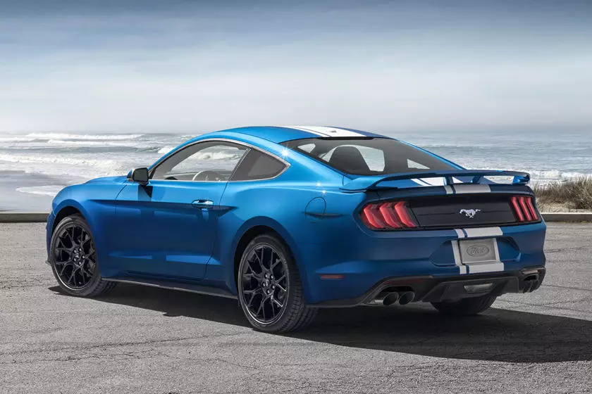 Tena manomana Mustang misy varavarana efatra ve i Ford? 66798_3