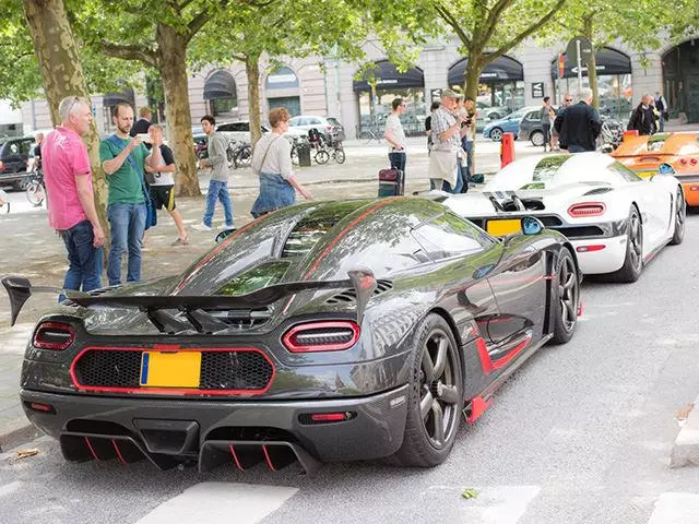 Jereo 18,000-HP sandan'ny Koenigseggs mivory amin'ny Epic Road Tour 66950_3