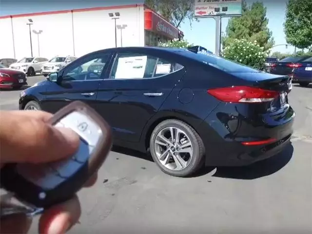 Hyundai de alguna manera logró que el Elantra 2017 fuera aburrido (otra vez) 67011_1