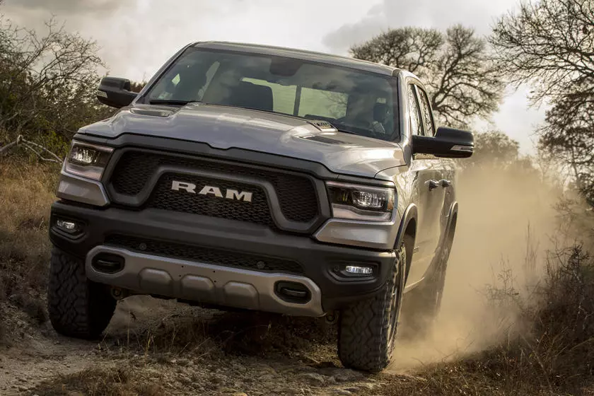 2019-2020 Ram 1500 Front View បើកបរ