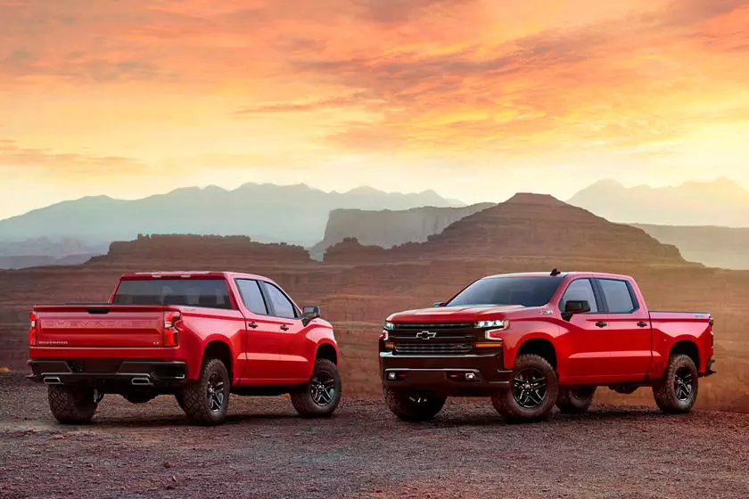 2019-2020 Chevrolet Silverado 1500 ទិដ្ឋភាពមុំខាងមុខ