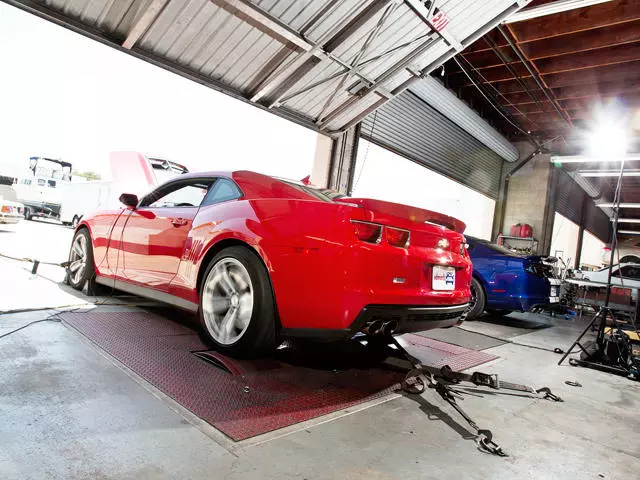 2013 Ford Mustang Shelby GT500 Duels Chevy Camaro ZL1 on Dyno 67087_4