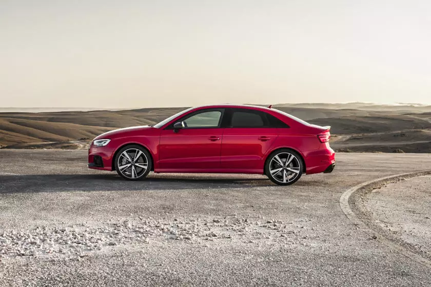 2017-2020 Audi RS3 साइड दृश्य