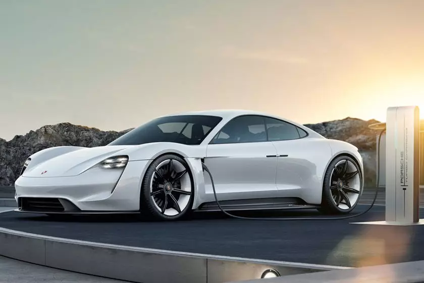 Η Porsche Taycan υπόσχεται χρόνους φόρτισης δύο φορές πιο γρήγορους από τον Tesla 67374_4