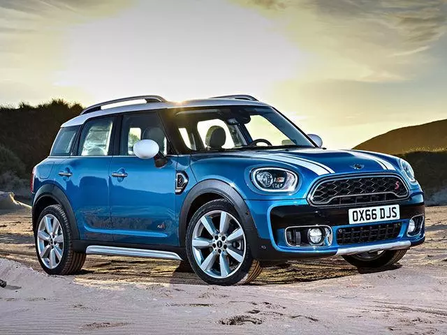 Mini Countryman 2017 irahari: Hura Byonyine Bishimishije Kuri SUV 67544_1