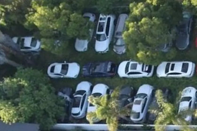 Kalifornská polícia pri razii na dvore našla 35 luxusných vozidiel 6756_4