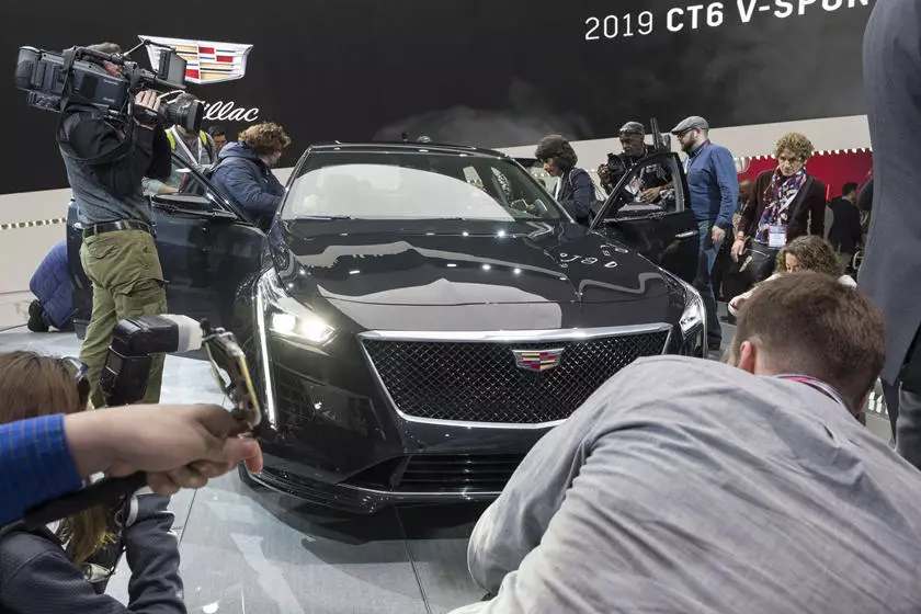 Agbagharaghị na 550-HP CT6-V? Cadillac nwere ihe ngwọta 67572_1