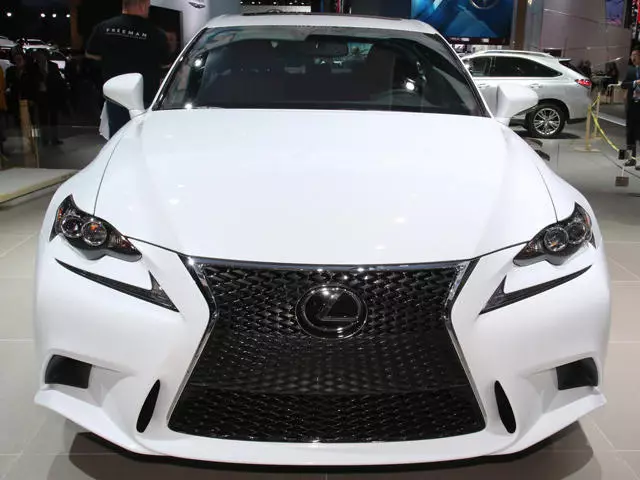 Lexus IS 2014 представлен в Детройте 67704_1