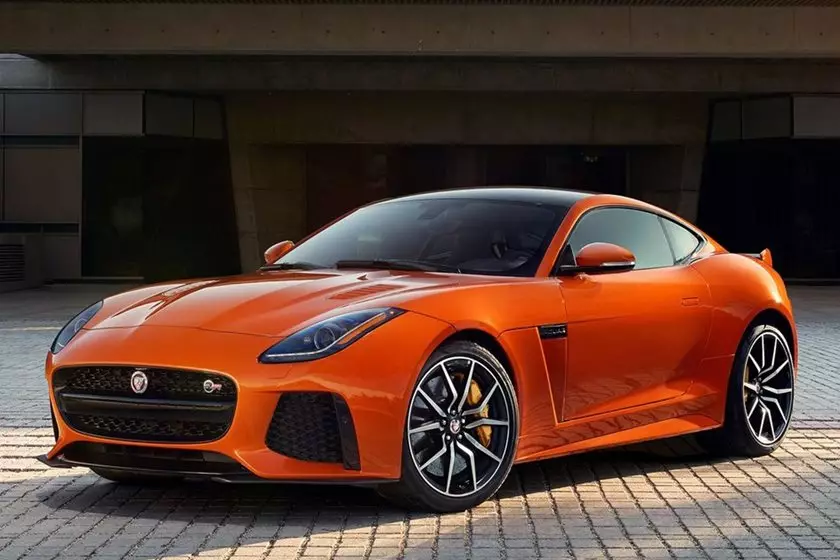 Dabar galite išsinuomoti „Jaguar F-Type SVR“ iš „Enterprise“. 67729_5