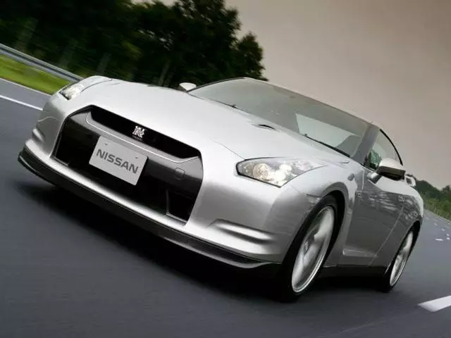 Nova generacio Nissan GT-R en Danĝero 67783_1