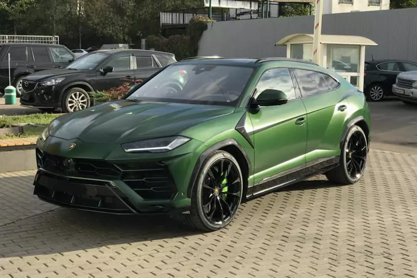 Lamborghini Urus tiek pārveidots par agresīvu oglekļa šķiedru 67791_1