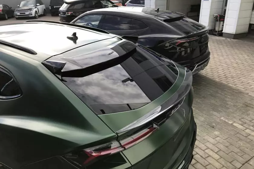 Lamborghini Urus ආක්‍රමණශීලී කාබන් ෆයිබර් නිමැවුමක් ලබා ගනී 67791_5