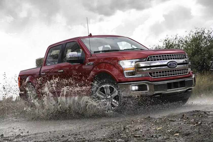 2018 Ford F-150 সুপারক্যাব ইন মোশন