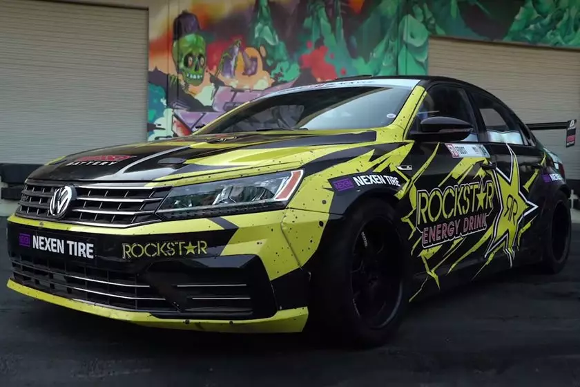 Tazama Tanner Foust Akitesa Matairi ya Gari Lake la 900-HP Passat Drift 67902_3