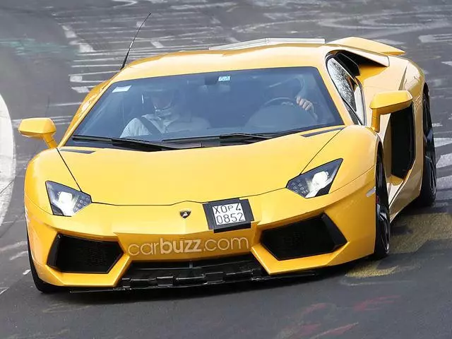 Lambo සූදානම් වන්නේ Aventador SV? 68096_1