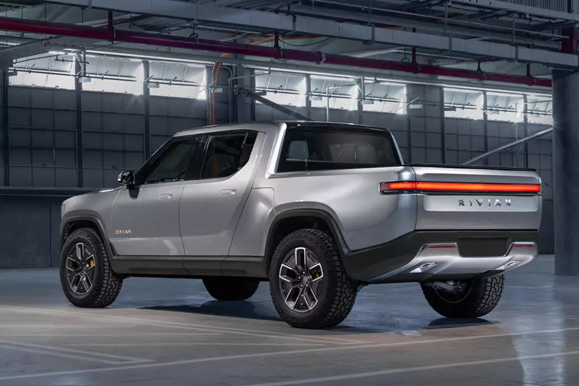 Rivian na-ekpughe ka osisi na-emepụta ihe dị nso na-adị njikere 68167_2