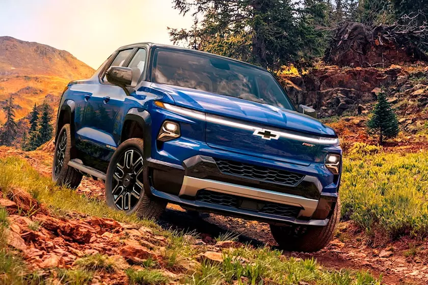 2024 Chevrolet Silverado 1500 EV Vista frontal de conducció