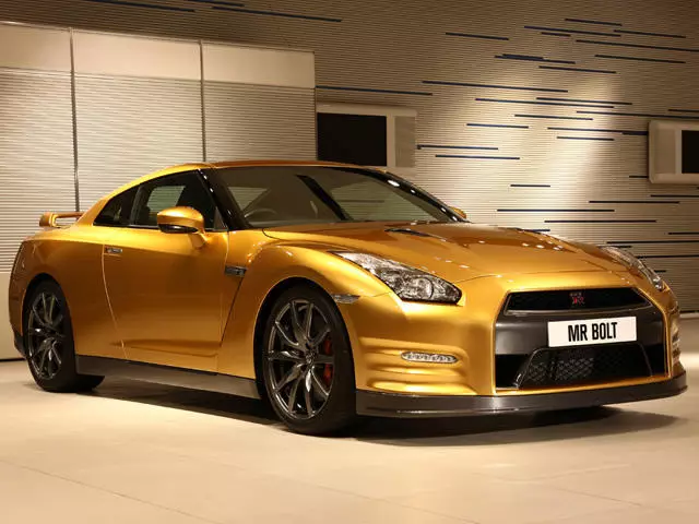 बोल्ट गोल्ड GT-R $187k मध्ये विकतो 68183_1