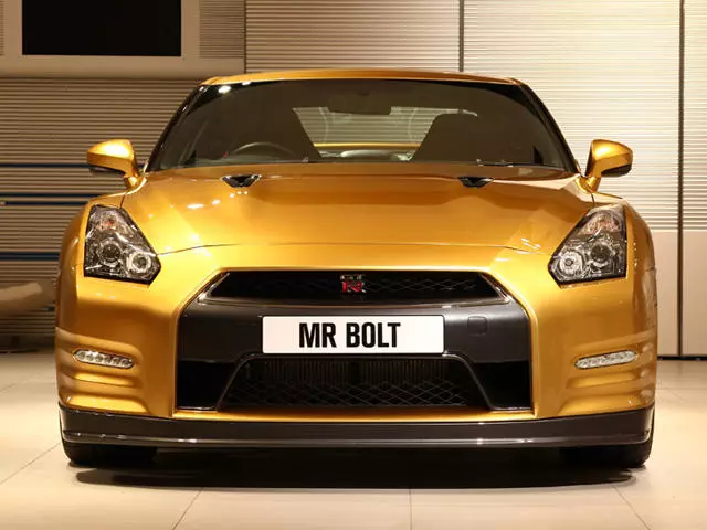 बोल्ट गोल्ड GT-R $187k मध्ये विकतो 68183_2