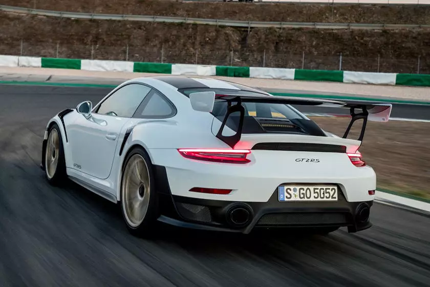 Bu yigit sizga o'zining shaxsiy orolini 2018 yilgi Porsche 911 GT2 RS uchun almashtiradi. 68196_8