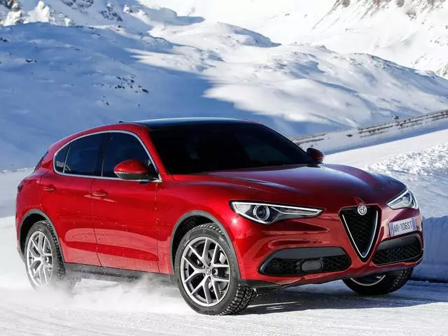 Alfa Romeo는 Stelvio SUV가 큰 성공을 거두기 위해 정말로 필요합니다. 681_1